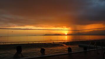 2 piscinas exteriores