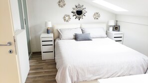 Apartamento, 2 quartos | Wi-Fi de cortesia, roupa de cama