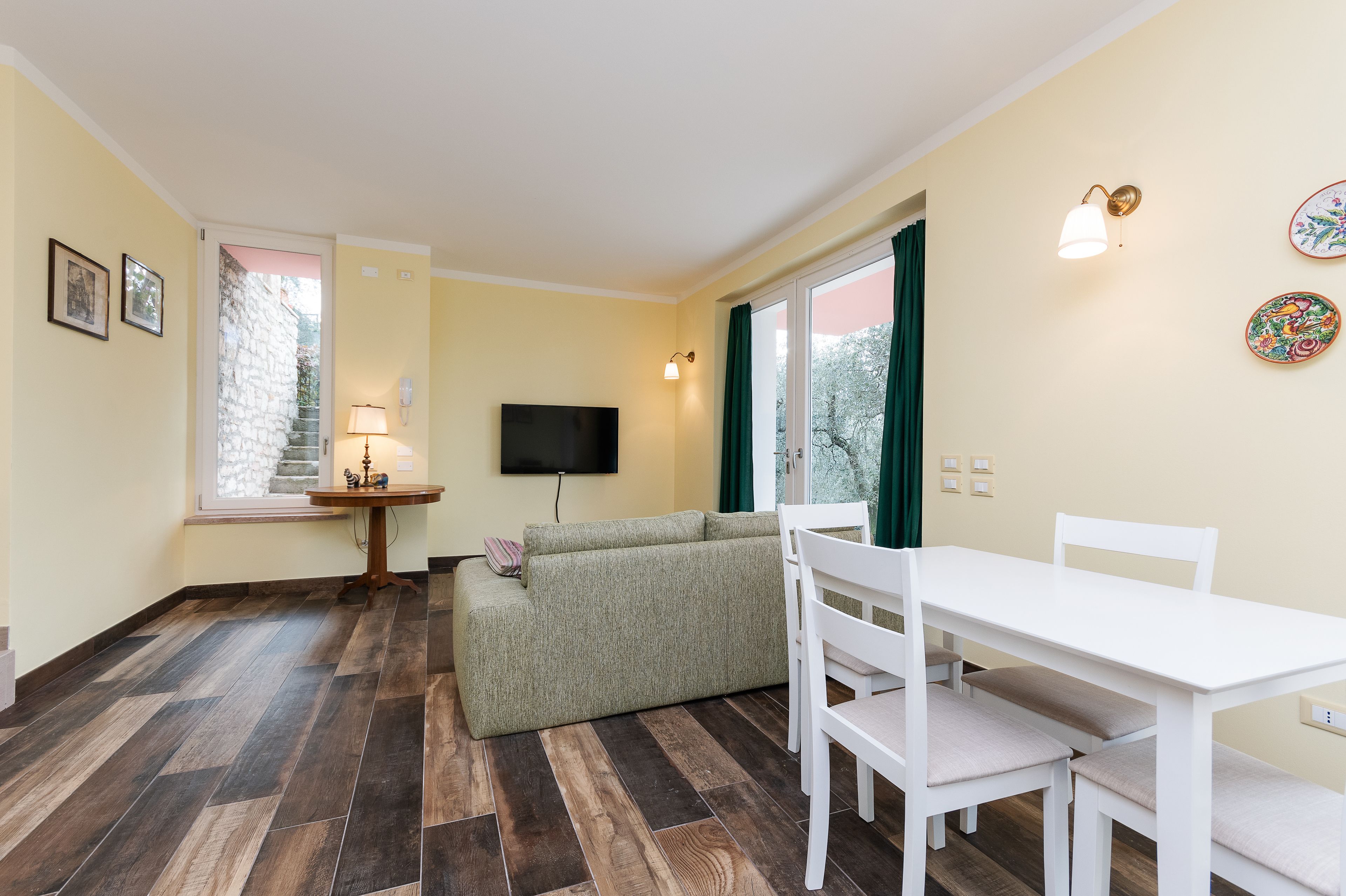 Apartamento, 2 quartos | Opções para refeição no quarto