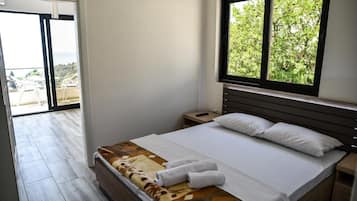 Ferro/tábua de engomar, Wi-fi grátis, roupa de cama fornecida