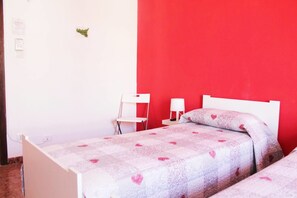 Quarto Duplo ou Twin, casa de banho privativa (External) | Berços/camas para crianças grátis, camas desdobráveis, Wi-fi grátis 