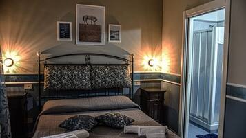 Minibar, cofre no quarto, com decoração personalizada