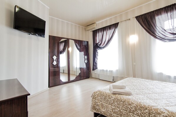 Apartamento, 1 cama de casal | 1 quarto, roupas de cama antialérgicas, escrivaninha, cortinas blackout