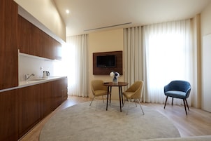 Apartamento Superior | Com decoração personalizada, secretária, quartos insonorizados