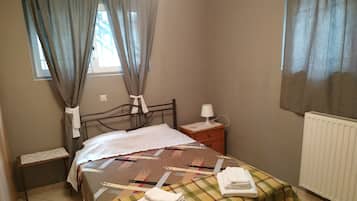 Apartamento Básico, várias camas, vista para o jardim | Vista do quarto