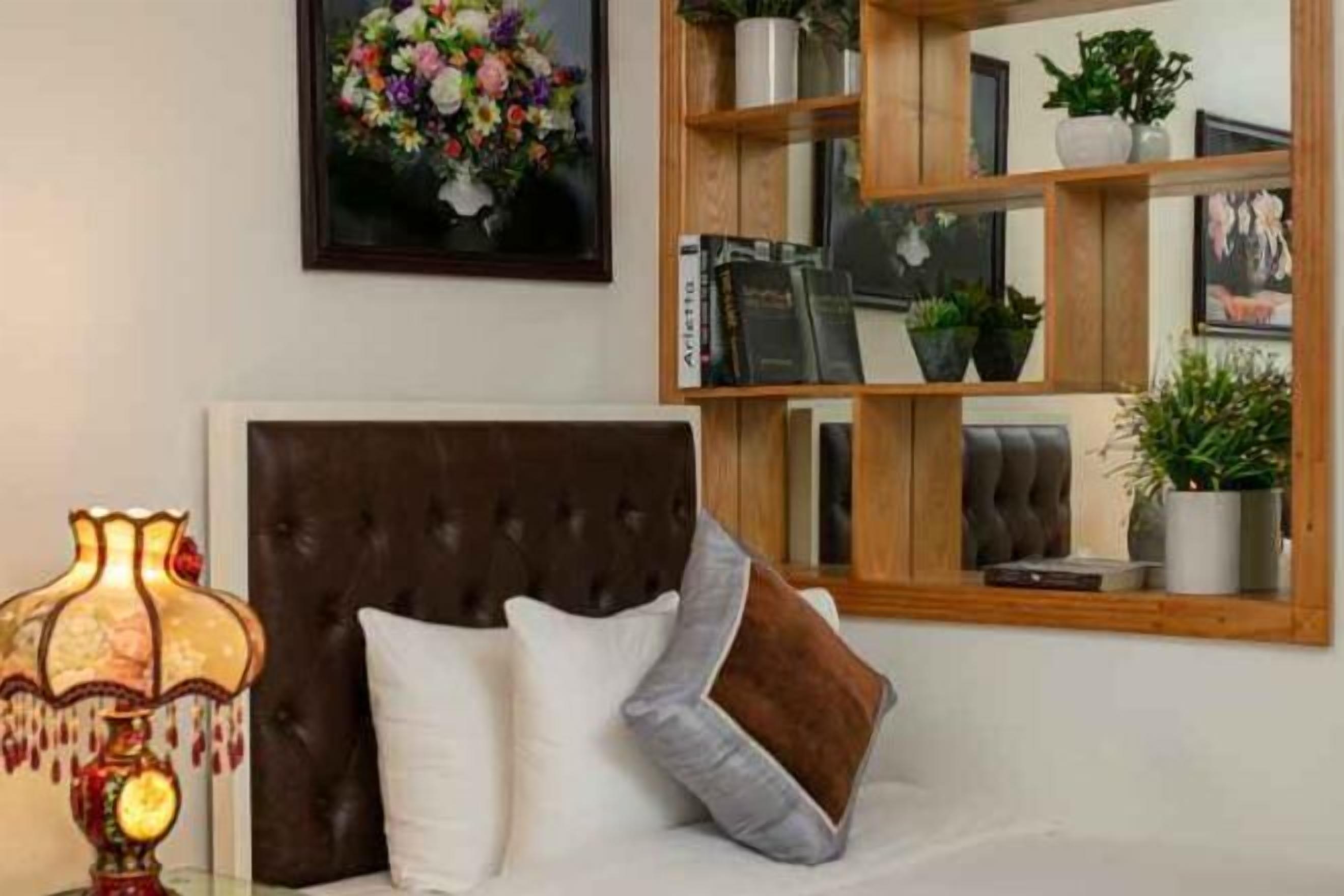 Frigobar, cofres nos quartos, quartos à prova de som, Wi-Fi de cortesia