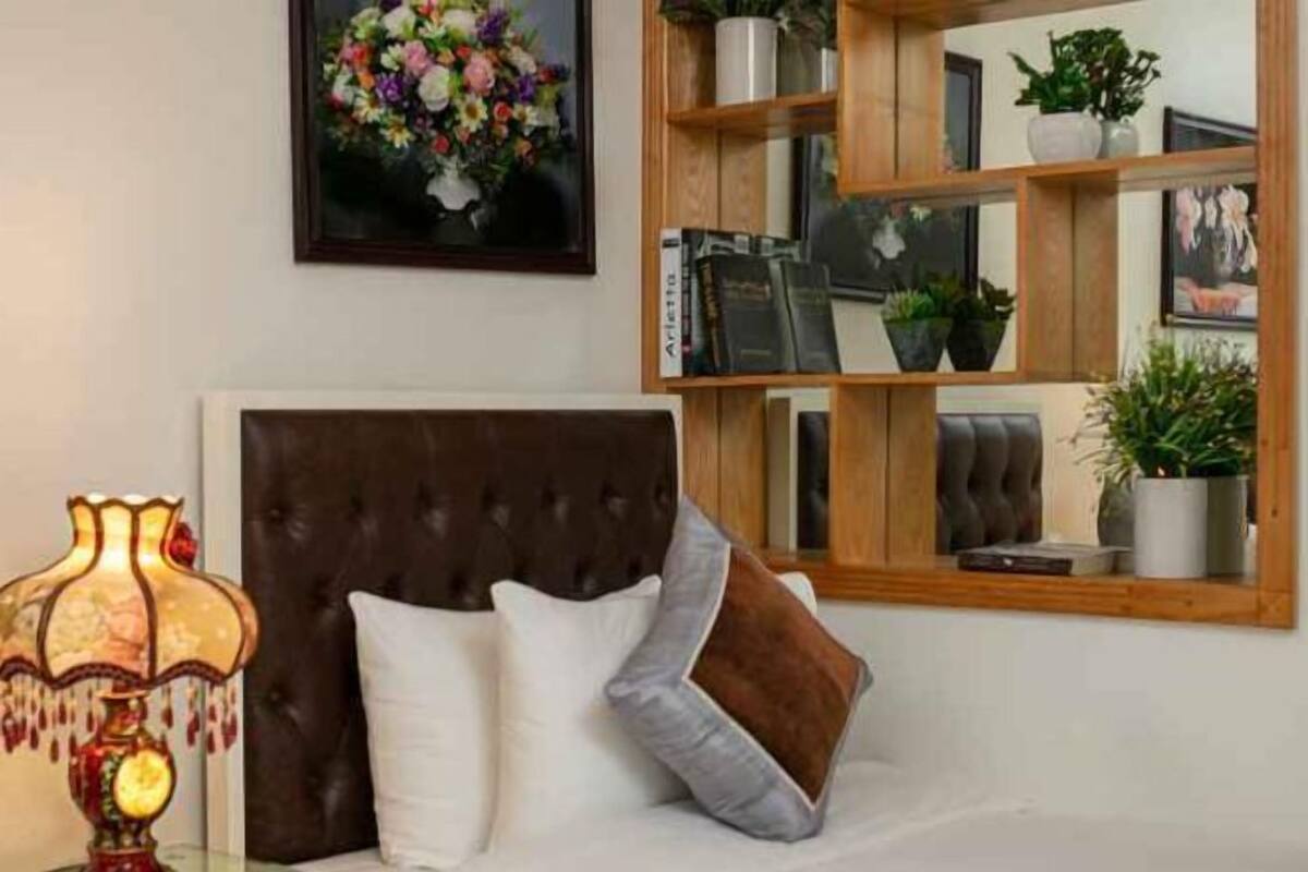 Frigobar, cofres nos quartos, quartos à prova de som, Wi-Fi de cortesia