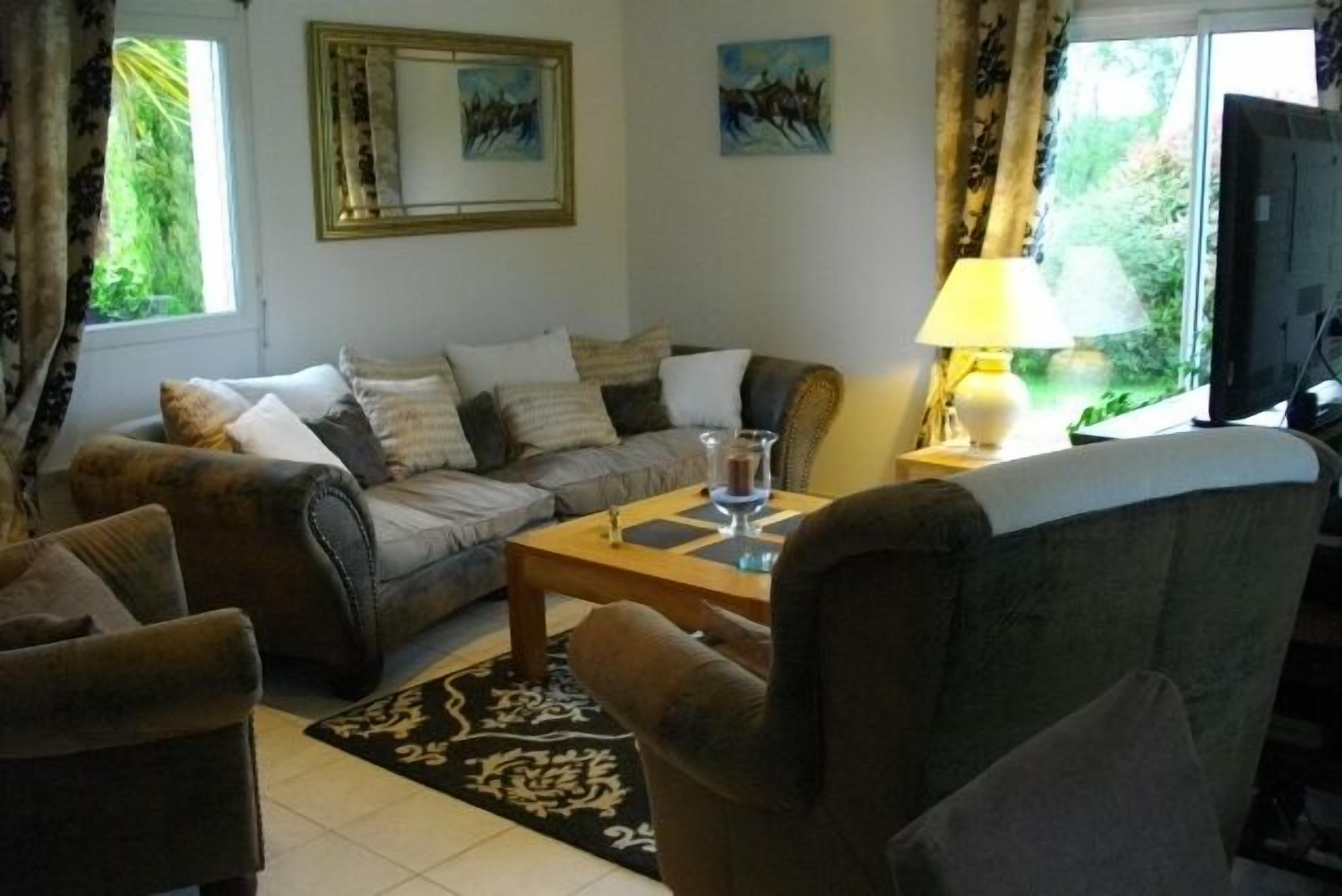 Prestation De Qualitee Pour Cette Location Avec Piscine Chauffee Sans Vis A Vis - Belz