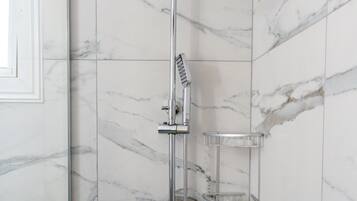 Villa, 3 quartos, piscina privativa | Duche na casa de banho