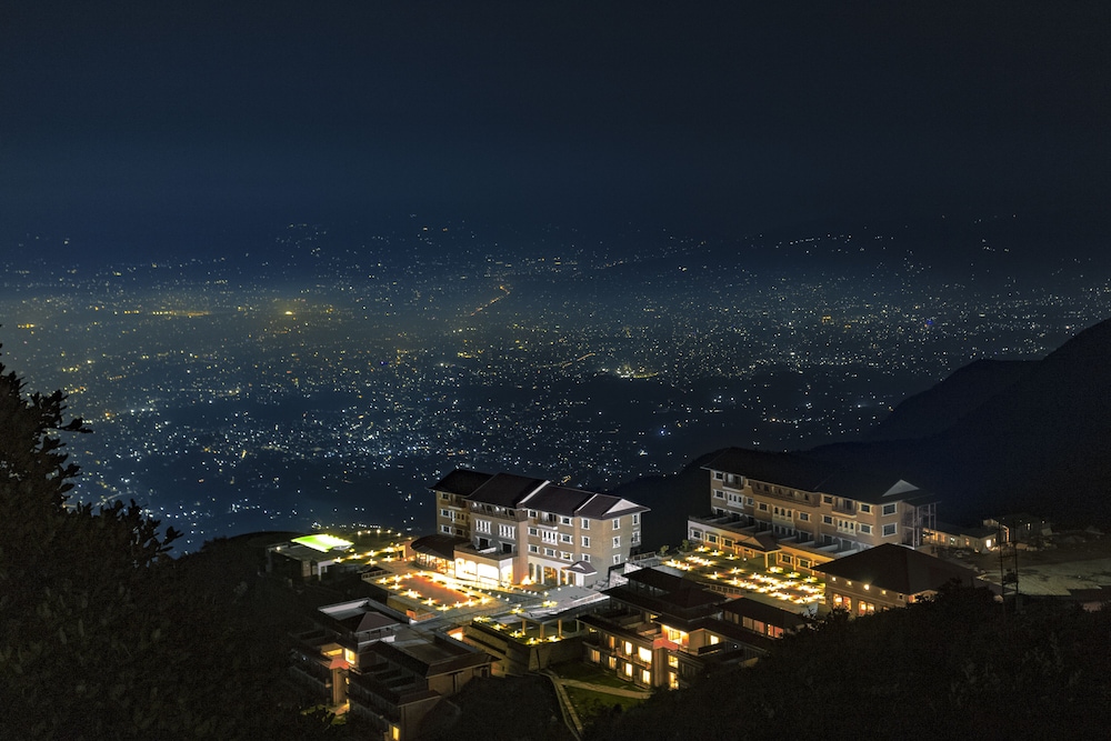 Chandragiri Hills Resort Kathmandu-luxury In The Clouds - Tibet
