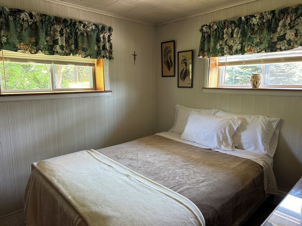 Whispering Pines Cottage-the Most Beautiful Place In America-sleeping Bear Park - Honor, MI