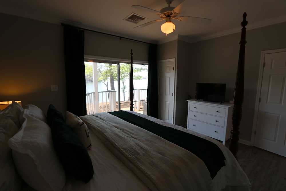 Lakefront Walkout Condo In Stillwaters – Stunning Views & Prime Location! - Lake Martin, AL