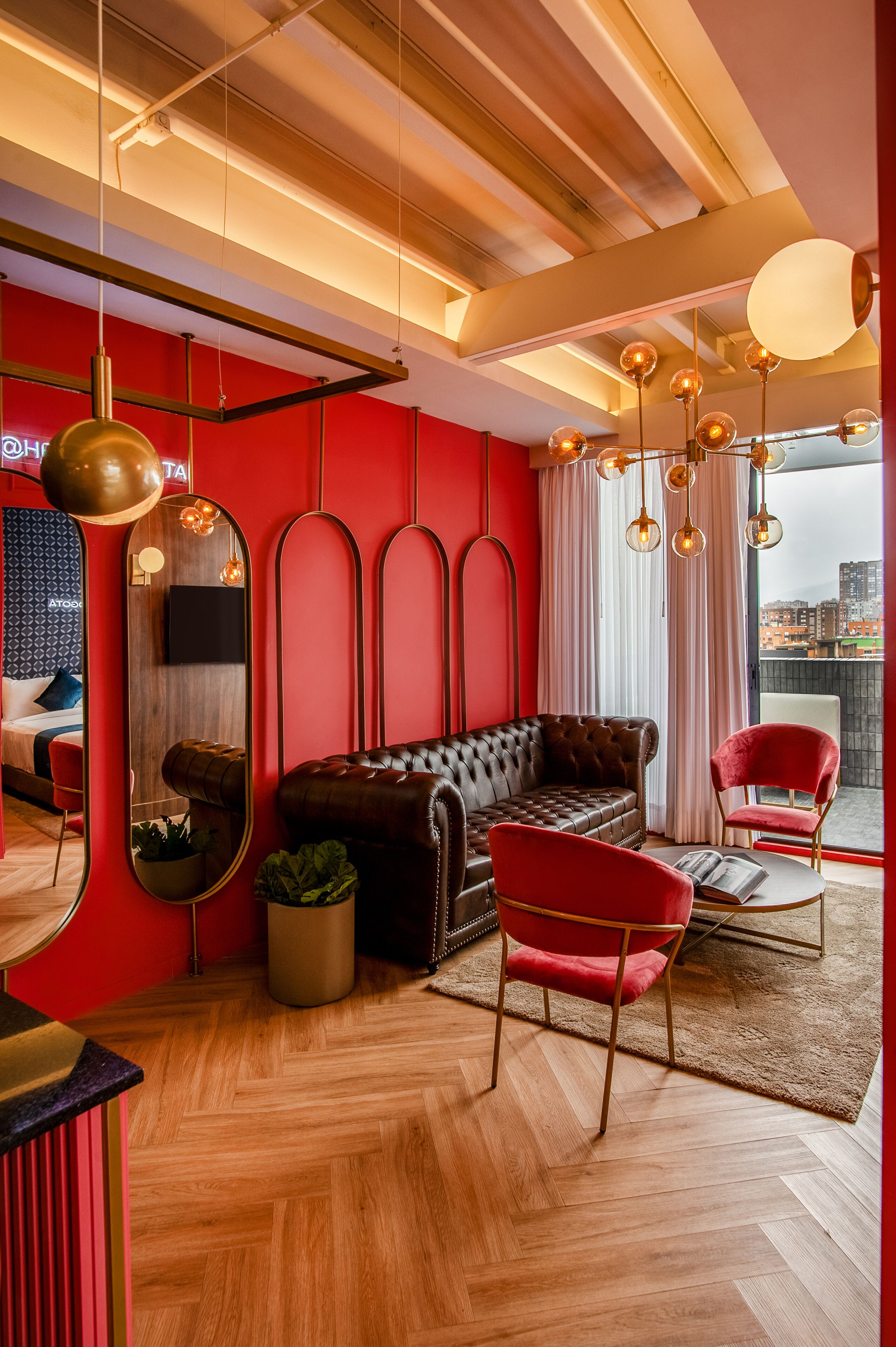 Master Suite Gold | Sala de estar | Televisor LED de 43 polegadas com canais por cabo, televisor 