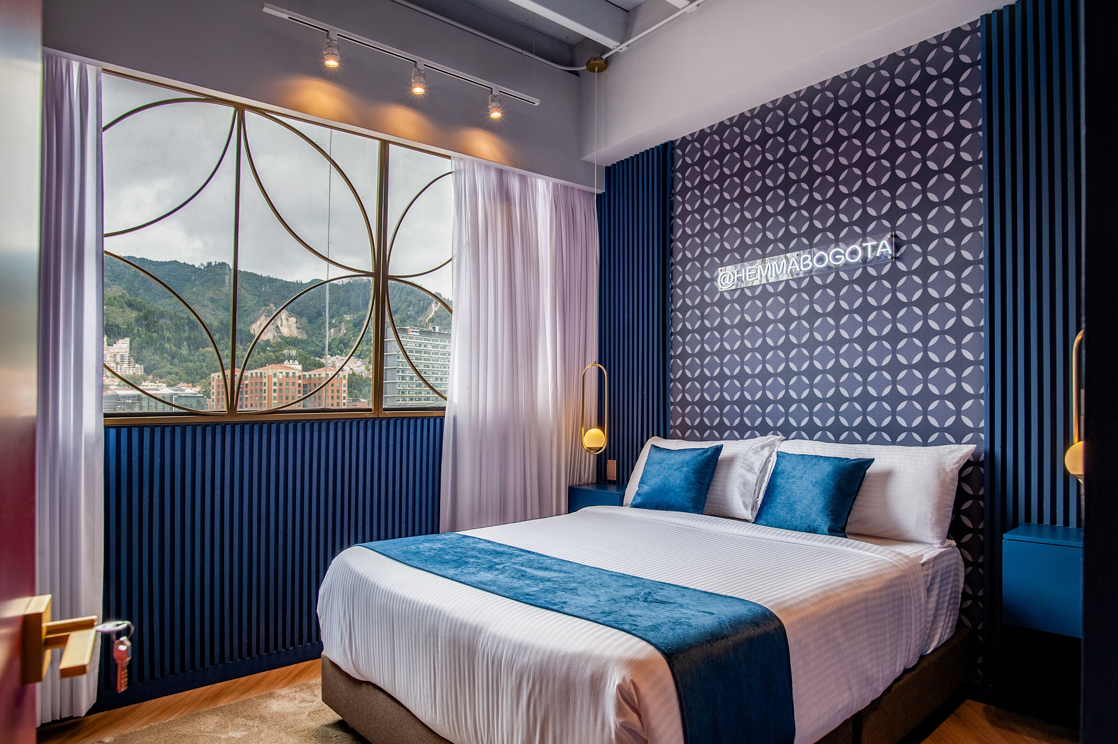 Master Suite Gold | Roupa de alta qualidade, edredões de penas, camas de colchão pillowtop 