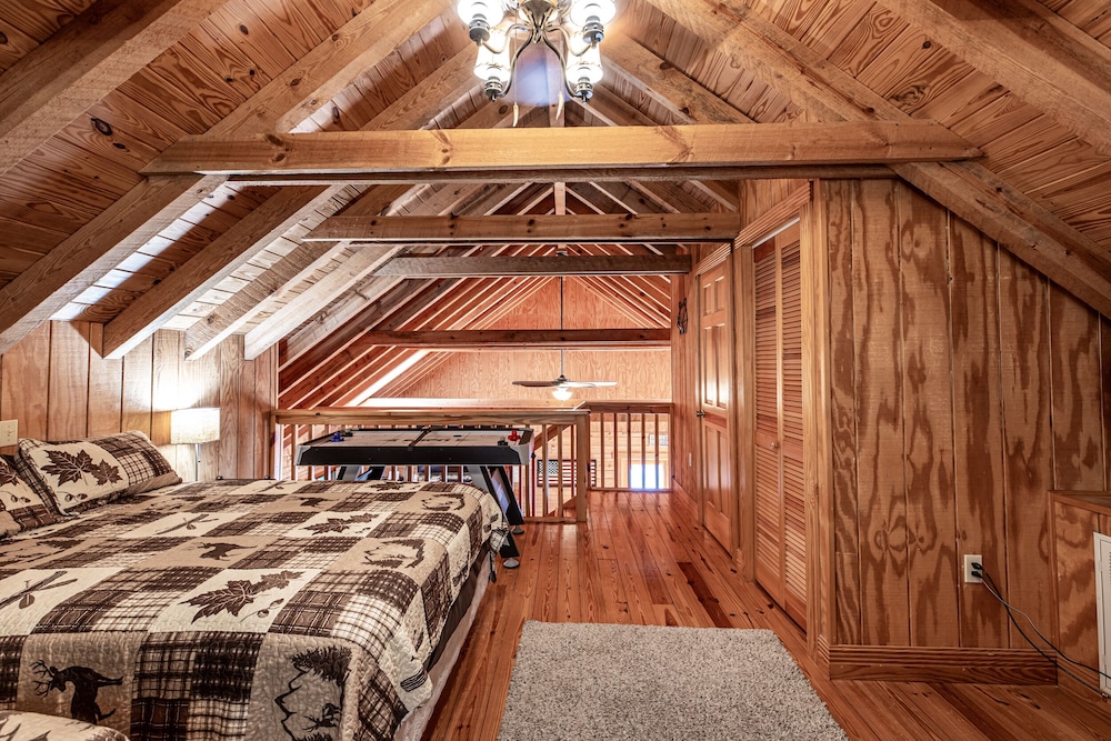Log Home In Peaceful Cove. Great For Multiple Families. Starlink Internet - Norris Lake, TN