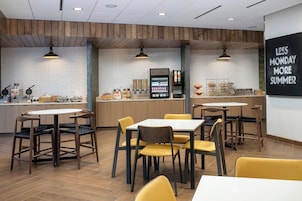 Café da manhã com buffet grátis todos os dias
