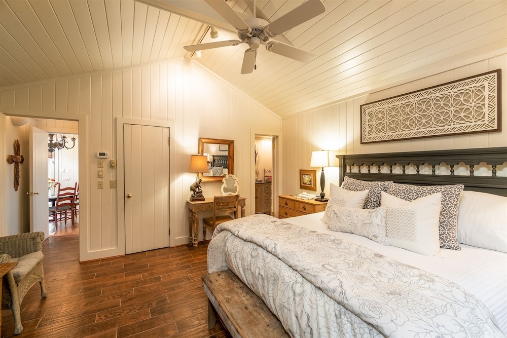 Wonderfall Cottage | Beautiful Home & Carriage House With Waterfall & Dramatic Mountain Views - Highlands, NC