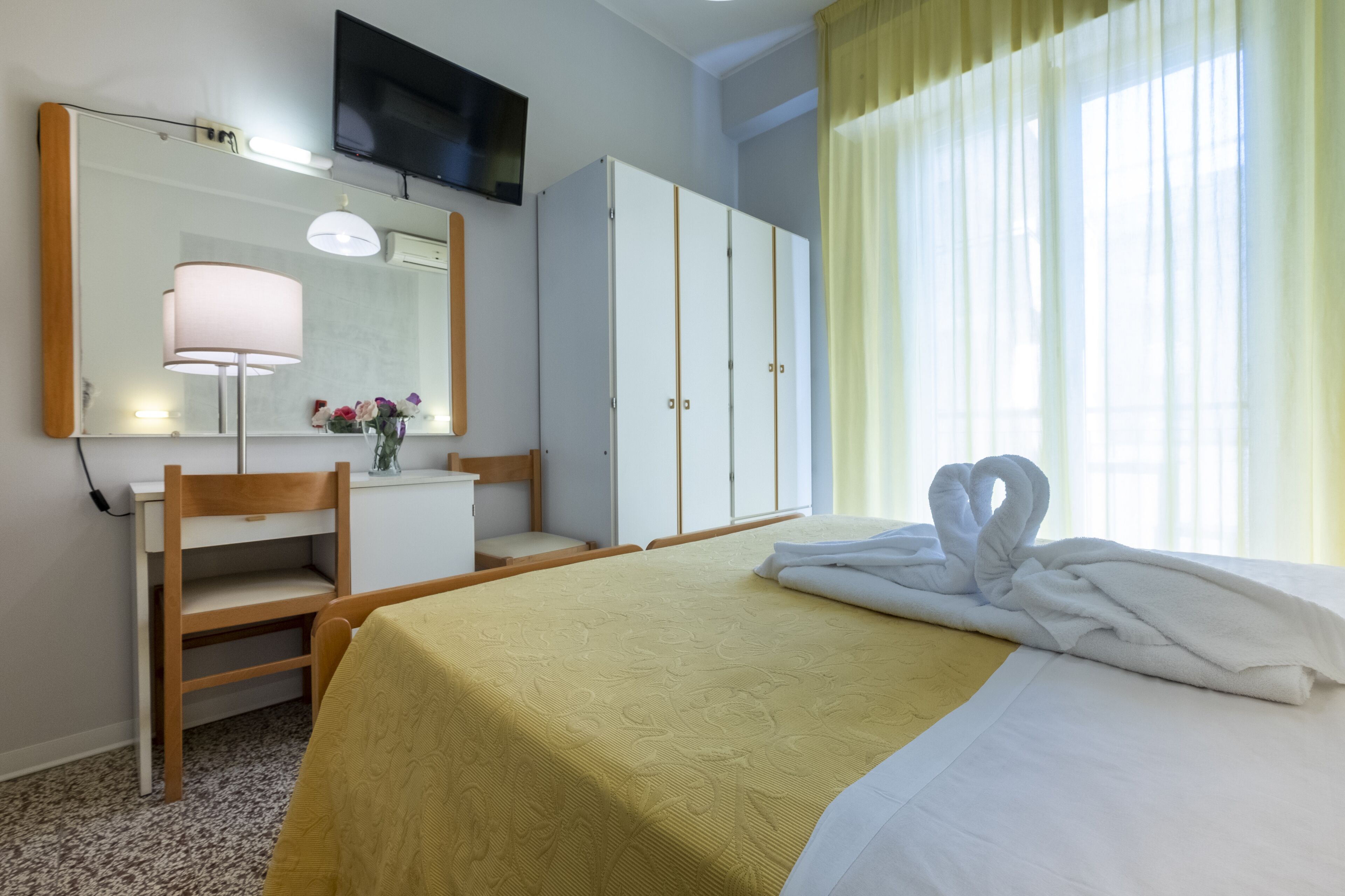 Quarto Duplo Standard, 1 cama queen-size | Cortinas/cortinados opacos, quartos insonorizados, Wi-fi grátis 