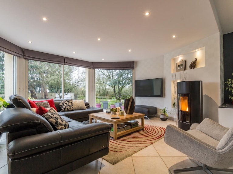 Maison Contemporaine à Jullouville Avec Piscine Privée Et Jardin - Manche