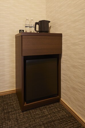 Geladeira, chaleira elétrica