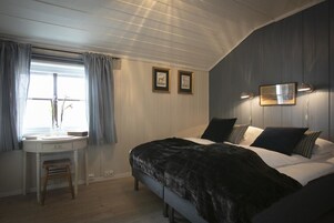 Quarto Duplo, casa de banho partilhada (Private WC) | 1 quarto, berços/camas para crianças grátis, camas desdobráveis 