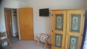 Quarto Individual, casa de banho privativa | Roupa de cama fornecida 