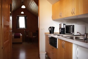 Quarto Triplo, casa de banho privativa | Kitchenette privada