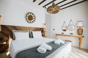 Villa, 3 quartos, piscina privativa | Casa de banho | Um polibã, artigos de higiene pessoal grátis, um secador de cabelo 