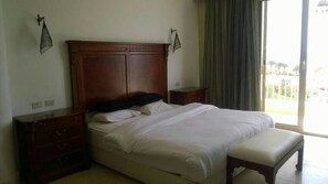 Villa de Luxo, 4 quartos, vista para o mar | 4 quartos, minibar, cofre no quarto, cortinas/cortinados opacos 