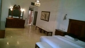 Villa de Luxo, 4 quartos, vista para o mar | 4 quartos, minibar, cofre no quarto, cortinas/cortinados opacos 