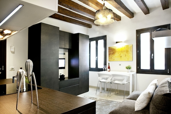 Quarto Duplo, kitchenette | Sala | TV de ecrã plano