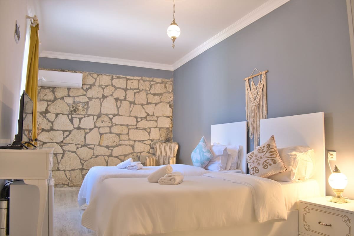 Quarto casal luxo, vista para a cidade | Roupas de cama de algodão egípcio, roupas de cama premium, frigobar