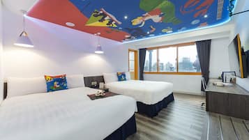 Quarto Quádruplo Panorâmico | Roupa de alta qualidade, edredões de penas, cofre no quarto