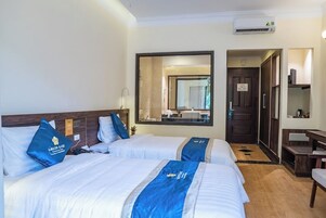 Quarto Superior | Minibar, secretária, cortinas/cortinados opacos, Wi-fi grátis 
