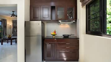 Deluxe Apartment, Kitchen, Mountain View | Cozinha privada | Geladeira grande, micro-ondas, cooktop, torradeira