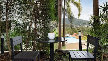 Comfort Apartment, Kitchen, Mountain View | Terraço/pátio