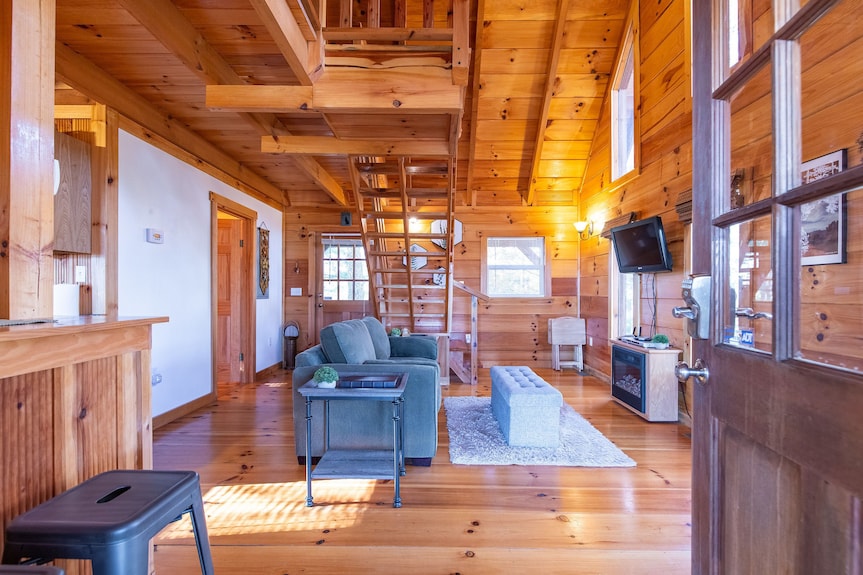 Sunrise Cabin- Hot Tub, Wifi, Firepit, Grill - Kentucky