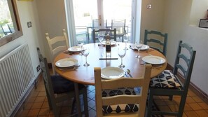 Casa (4 Bedrooms) | Opções para refeição
