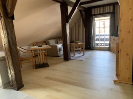 Apartamento Básico em Condomínio Fechado, 1 quarto (Nr. 3) | Sala de estar | TV de ecrã plano 