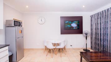 Prestigious Apartments Down Stairs | Opções para refeição no quarto