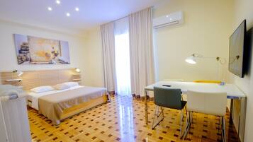 Estúdio (Bright and Cozy) | Ferros/tábuas de passar roupa, berços grátis, Wi-Fi de cortesia