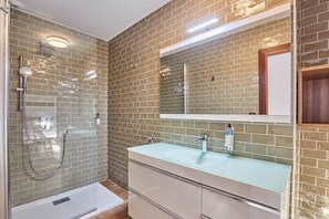 Villa, 4 quartos | Casa de banho | Toalhas fornecidas 