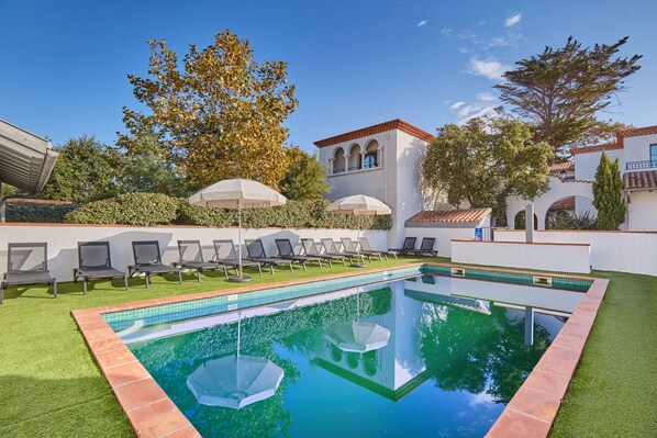 Piscina exterior sazonal 