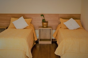 Minibar, roupa de cama fornecida 