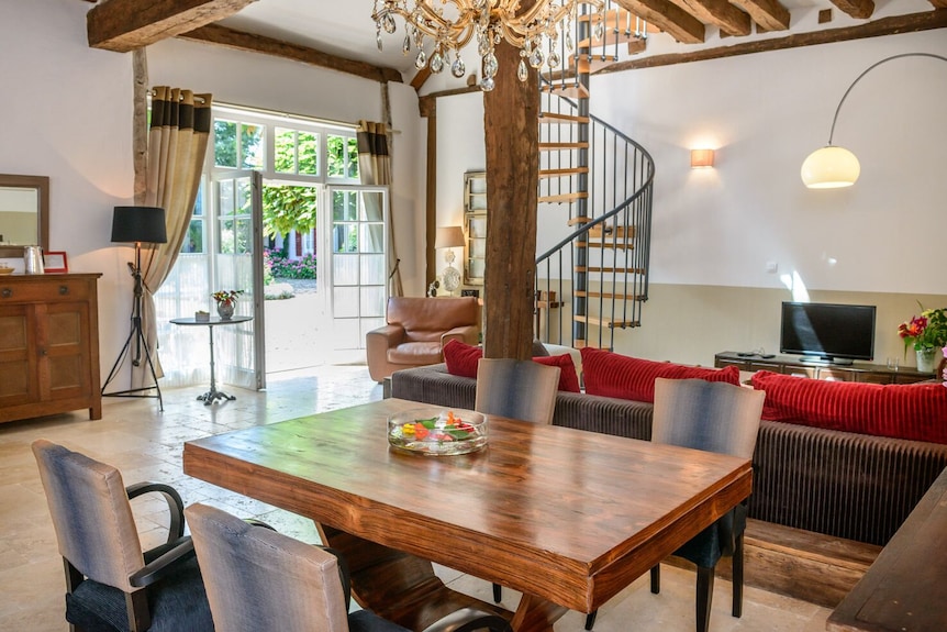 Bright Loft With Private Courtyard Terrace In A Charming Area Of 1740 - Côte-d'Or