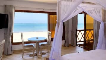 Quarto Deluxe, 1 cama king-size, varanda, vista para o oceano | 4 quartos, roupa de alta qualidade, cofre no quarto