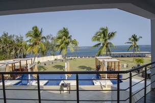 Apartamento, 3 quartos, vista para o oceano | Terraço/pátio