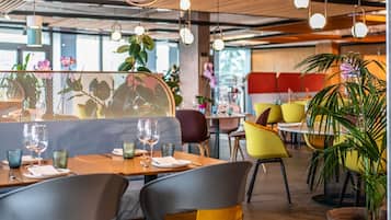 Pequeno-almoço tipo buffet diário (22.5 EUR por pessoa)