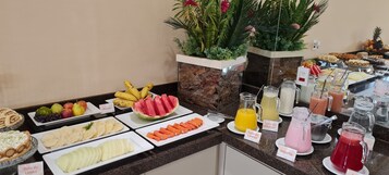 Café da manhã com buffet grátis todos os dias