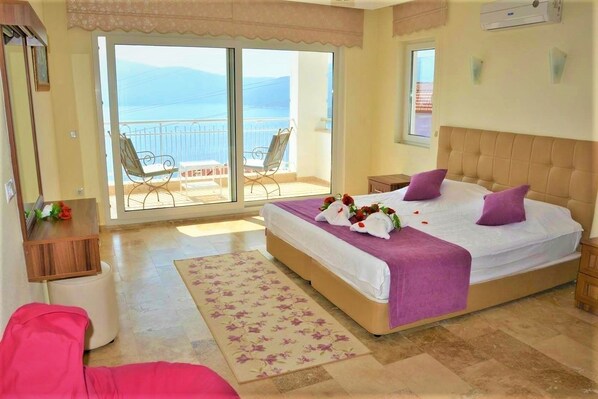 Vila, 4 quartos | 3 quartos, escrivaninha, roupa de cama